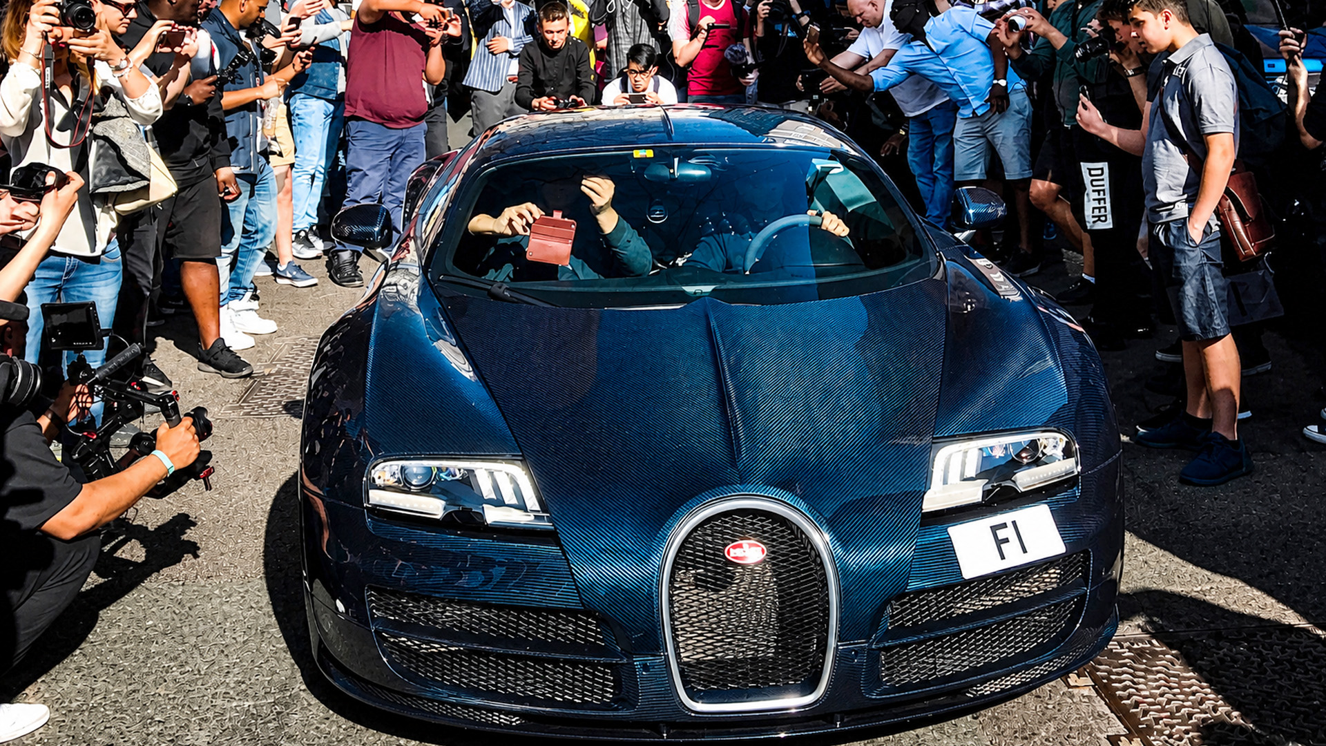 This Bugatti took over the entire street