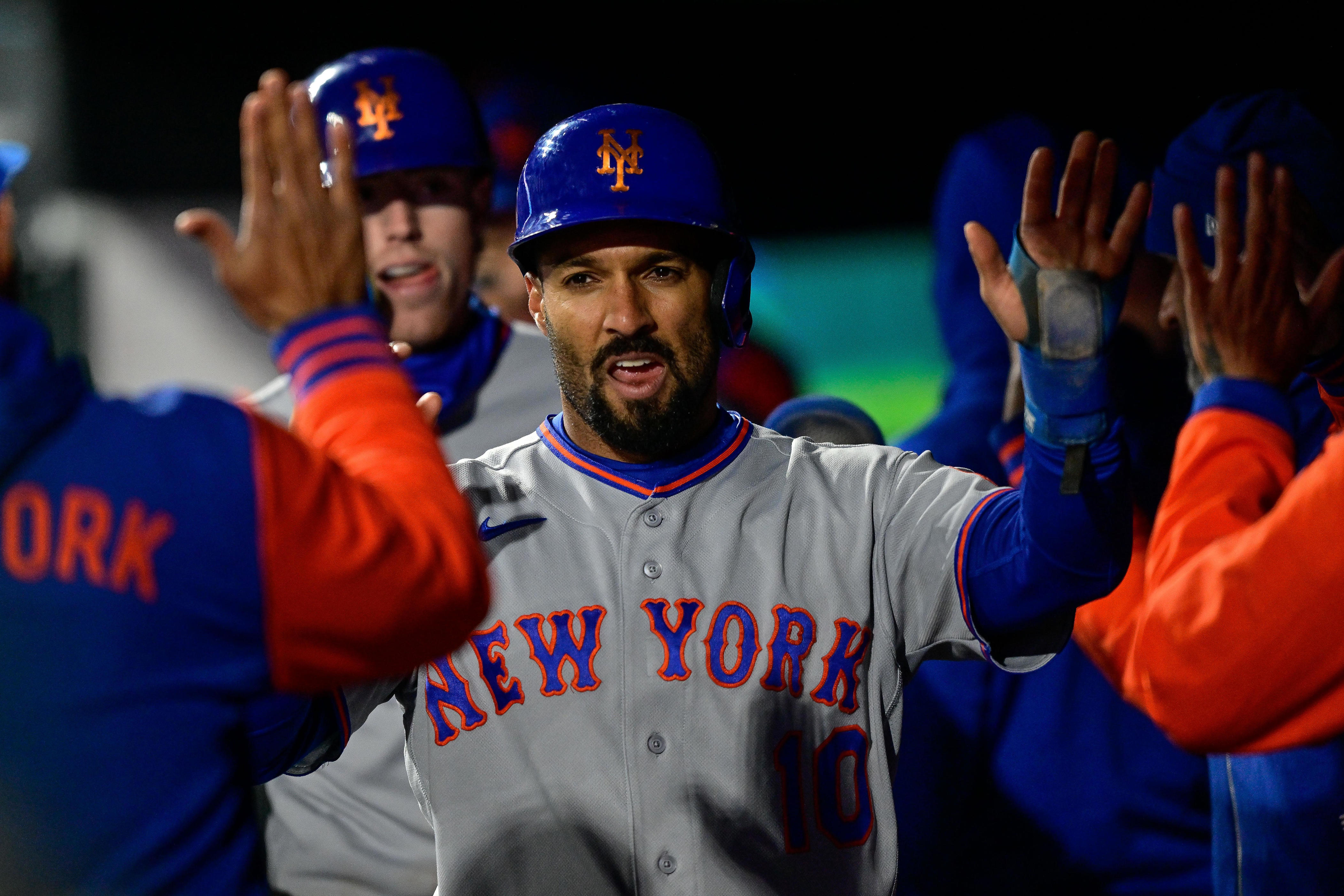 Mets hit early and often in third win in a row