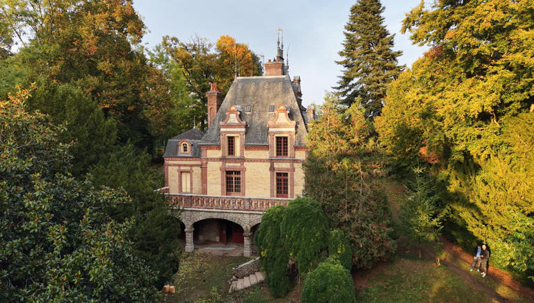 Couple renovate £285k French château using YouTube tutorials