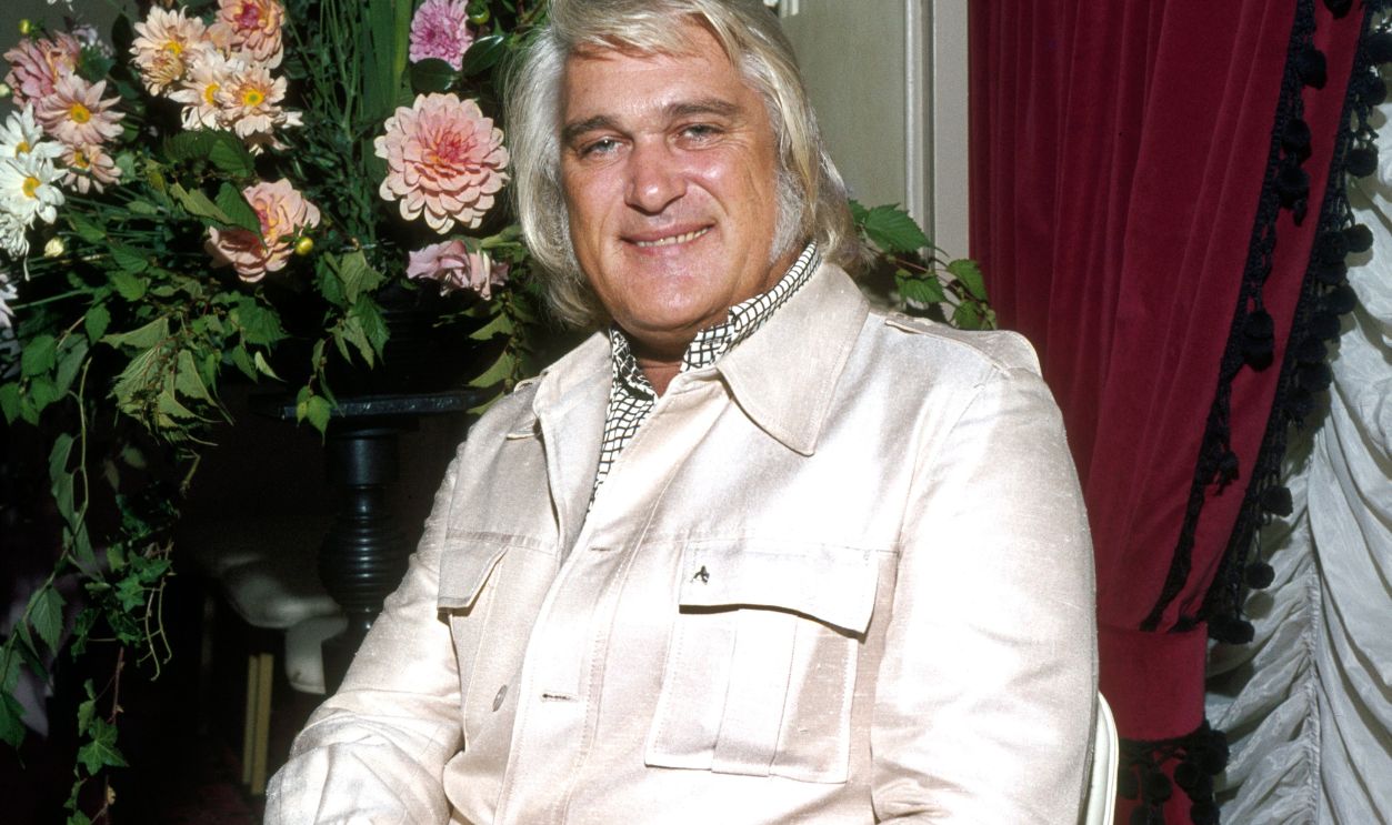 When Charlie Rich burned John Denver’s CMA envelope live on stage, it ...