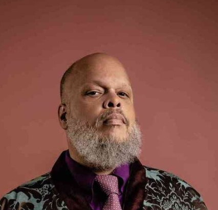 Ed Motta ofende funcionário de restaurante: “Paraíba filho da p…”