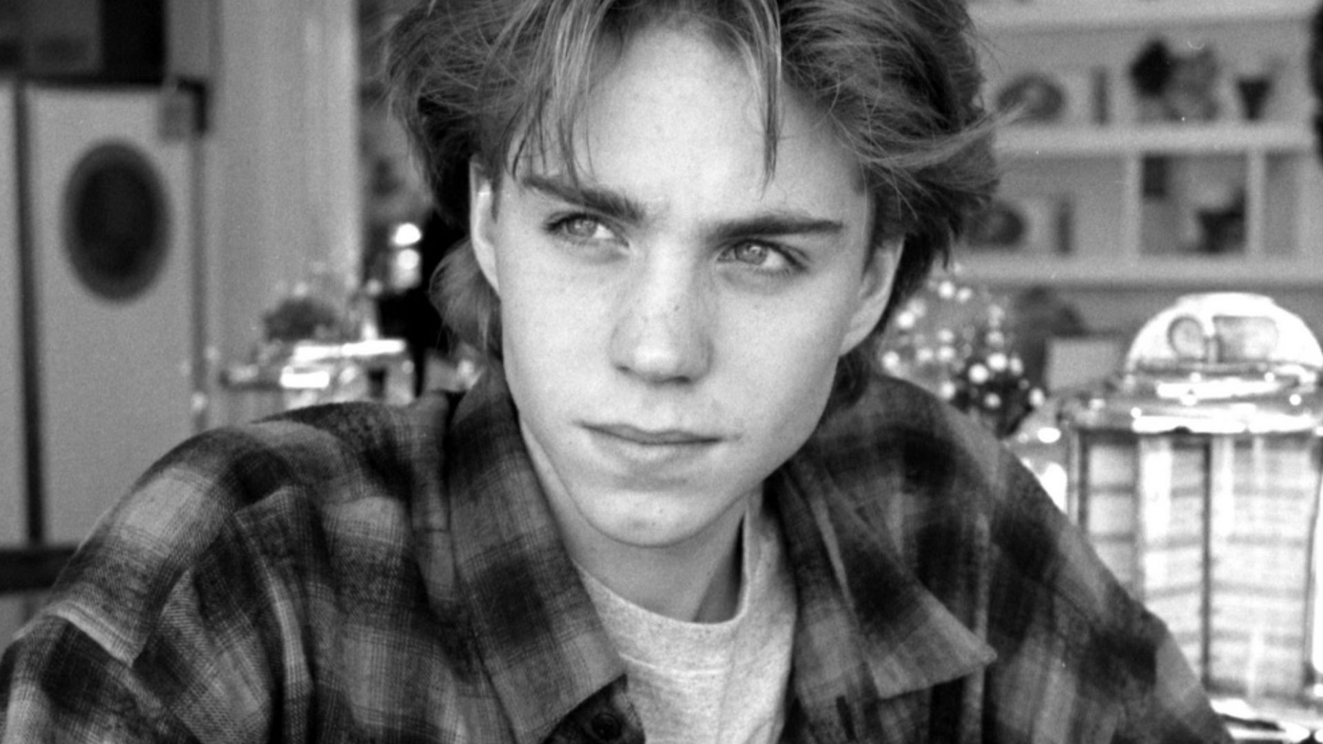 Jonathan Brandis was set up to be one of the next big teen stars. But ...