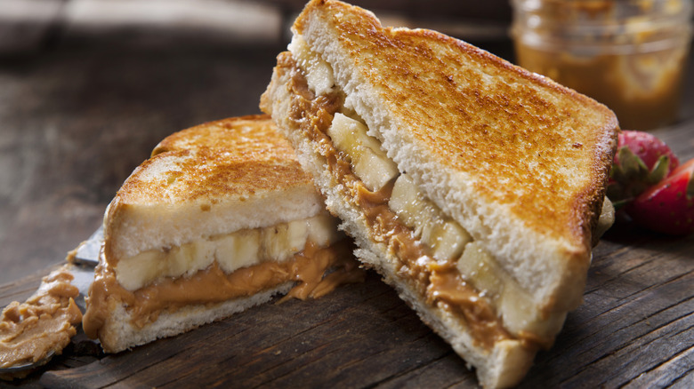 12 of Elvis Presley's favorite foods and drinks