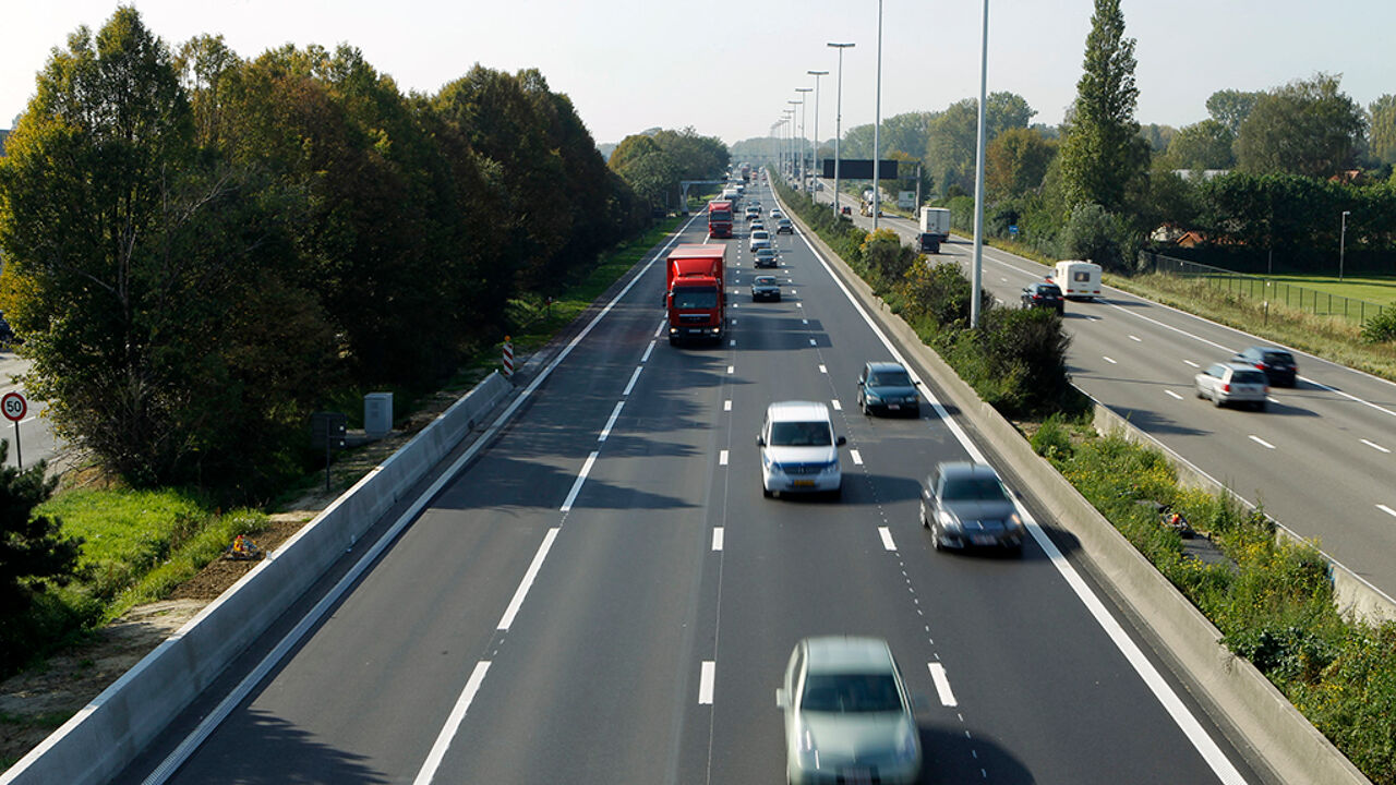 Spitsstroken op Vlaamse snelwegen vanaf volgende maandag langer open