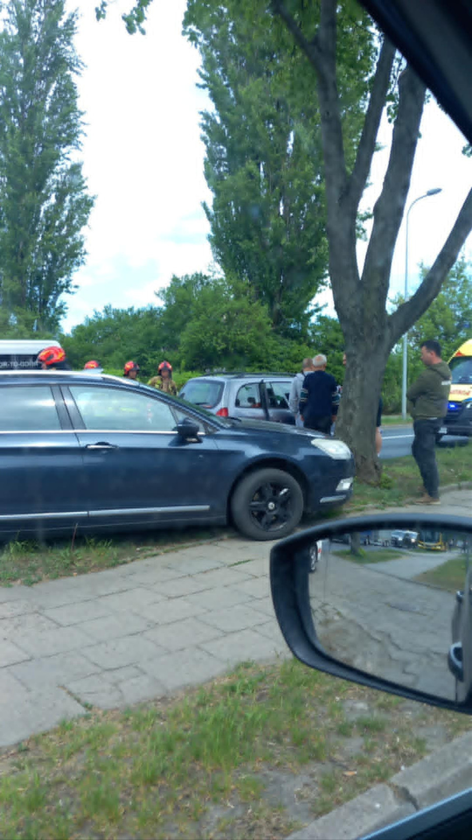 Zderzenie trzech samochodów na ulicy Wienieckiej we Włocławku. Zdjęcia