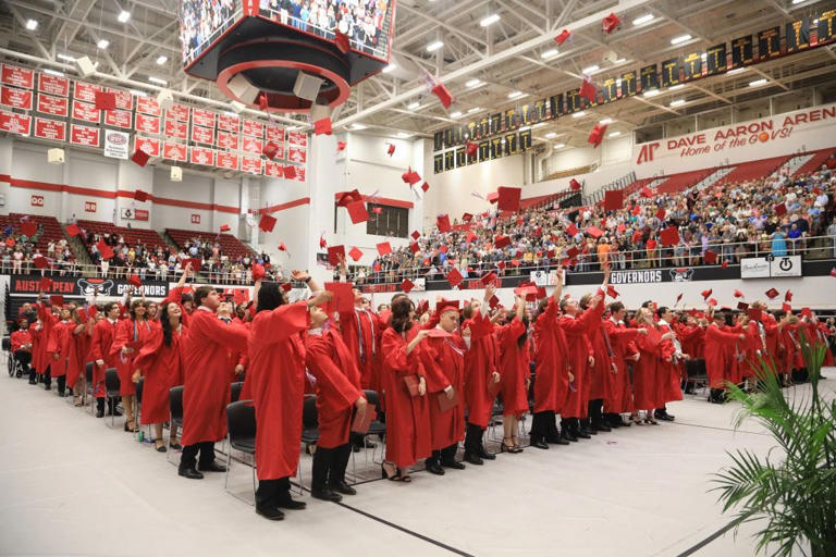 Caps off to class of '26, Clarksville-Montgomery graduations are here
