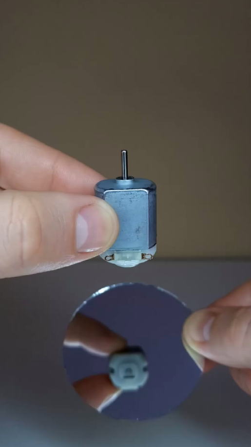 Perfect straight lines with mini laser level DIY tool