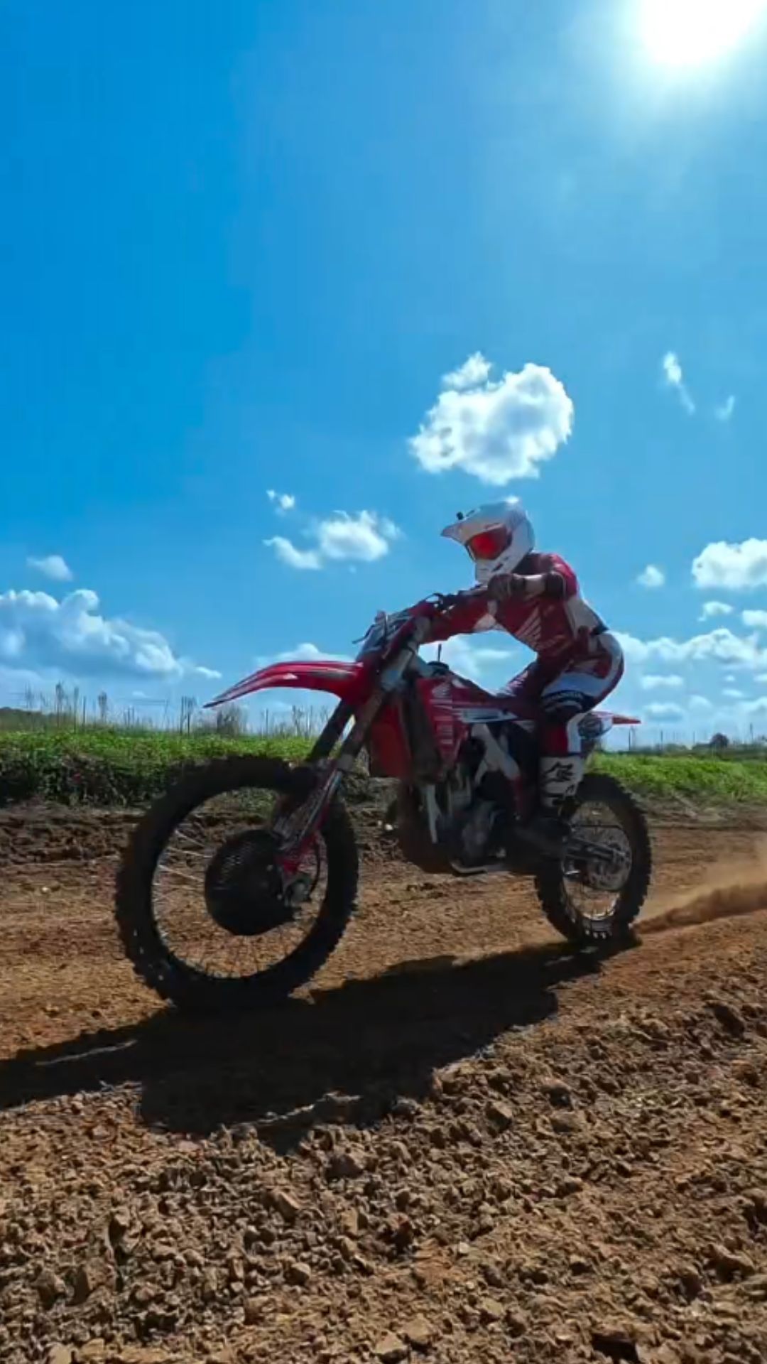 Motocross trifft Trend und das Ergebnis ist überraschend gut