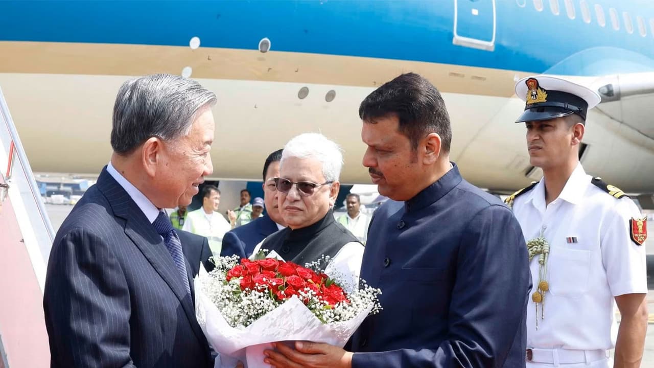 Vietnam President To Lam gets warm welcome in Mumbai from CM Fadnavis
