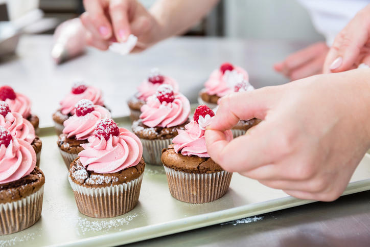 Schokocupcakes mit Himbeercreme – Der süße Hingucker