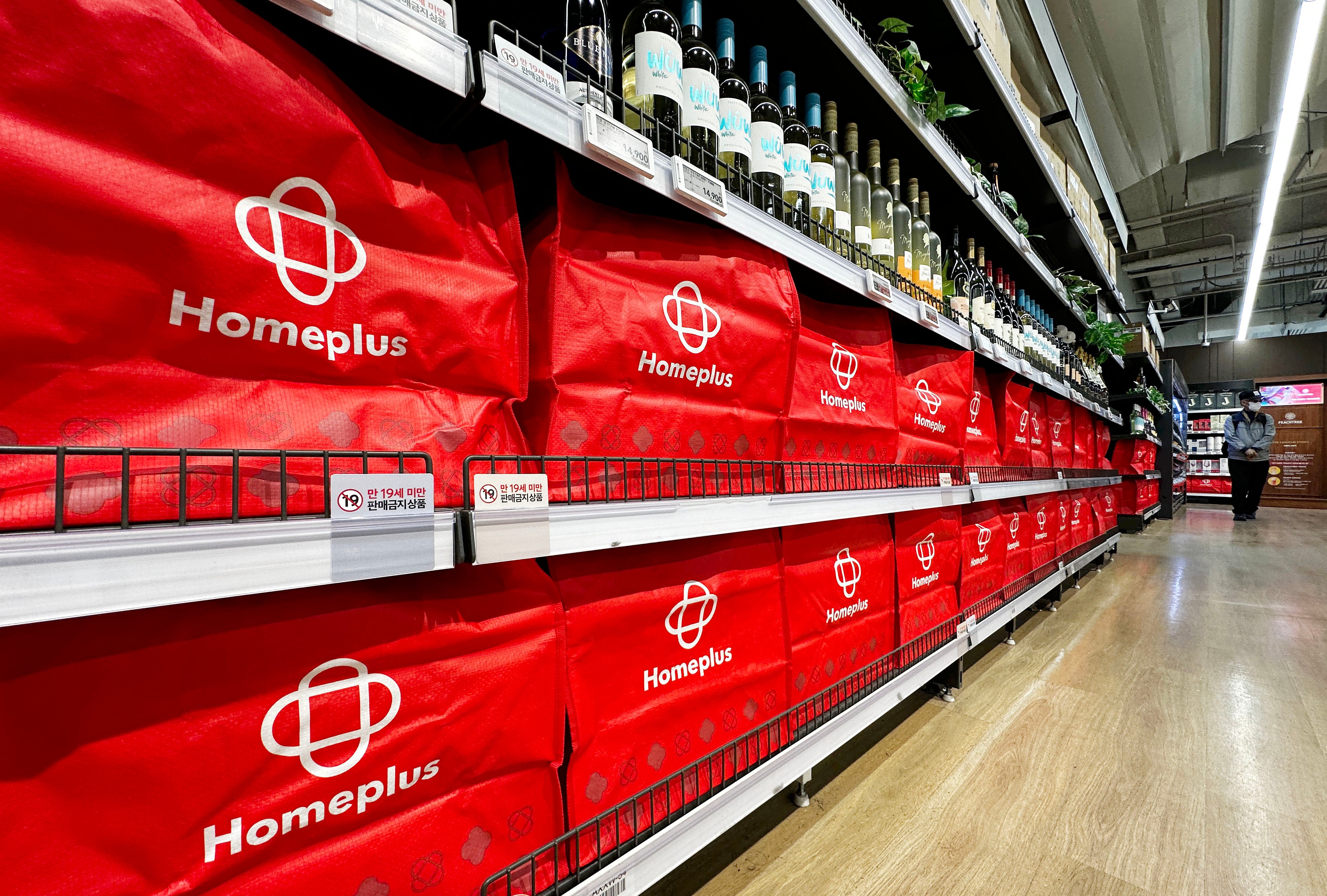 Homeplus sells supermarket division to NS Home Shopping