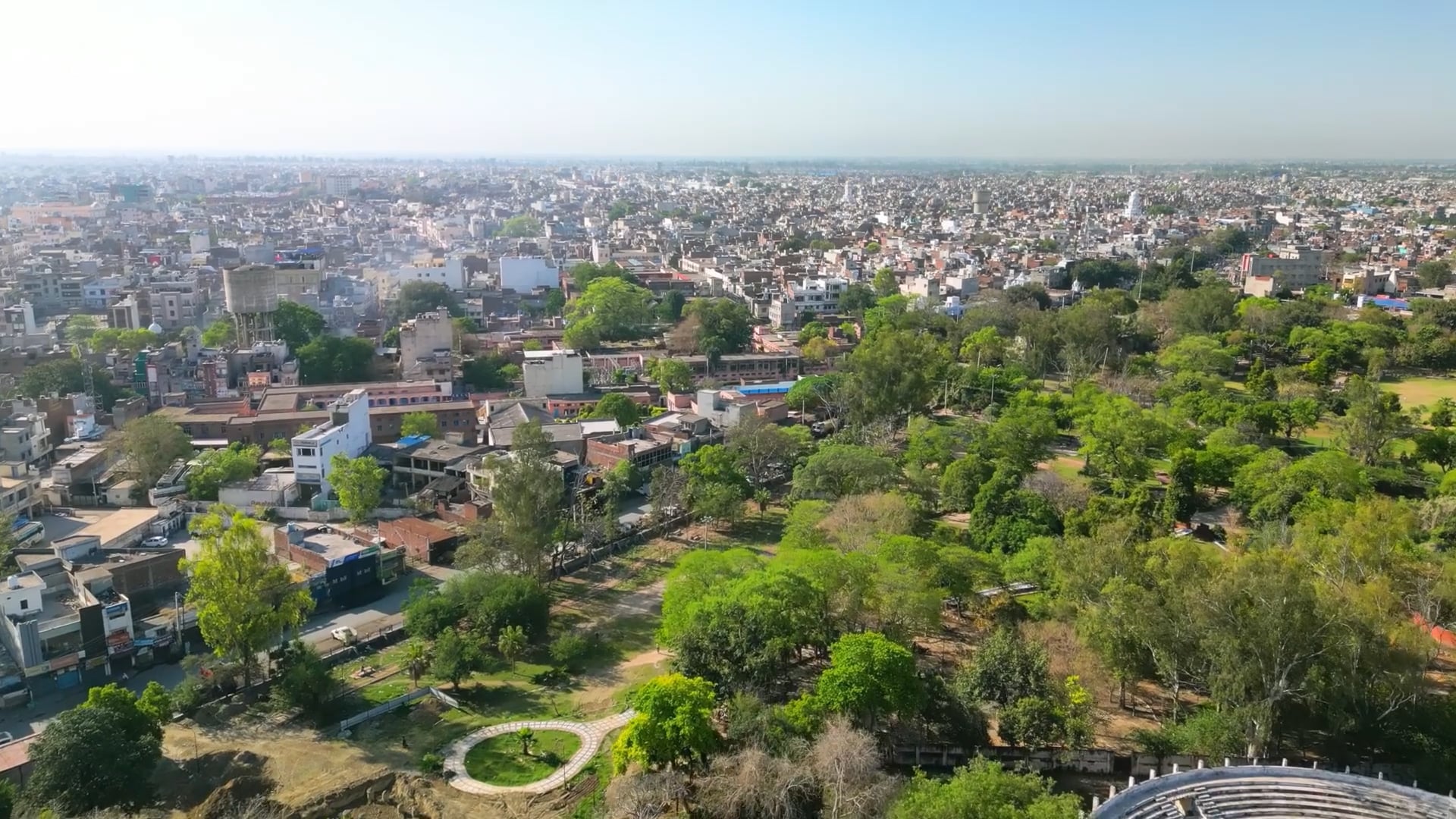 Amritsar, Punjab: Droneudsigt over byen til Sikh-templet