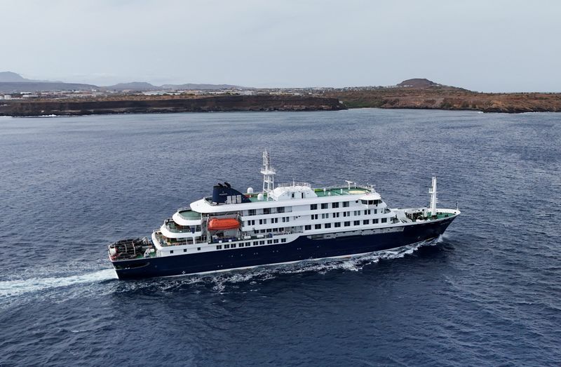 Countries scramble to track passengers of virus-hit cruise ship
