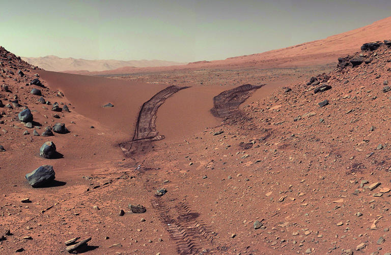 NASA rover captures weird 'spiderwebs' on Mars, giving scientists fresh ...