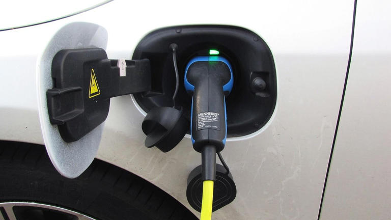 BMW droht Hybrid-Fahrern mit Drosselung