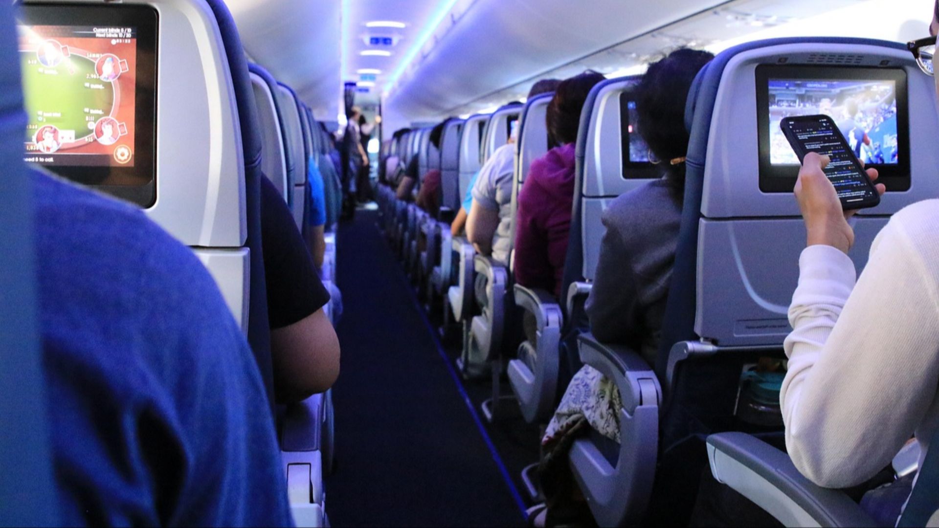 The man next to me on my flight was 300+ pounds and took up half my ...