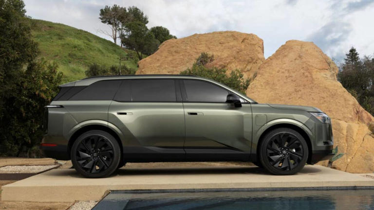 2027 Lexus TZ vs. 2027 Toyota Highlander EV: Side-by-side gallery