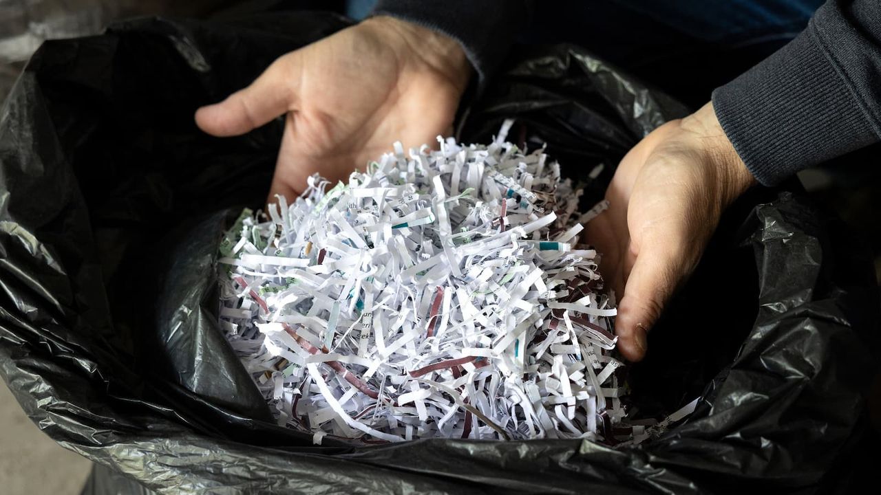 Can you put shredded paper in recycling bins?