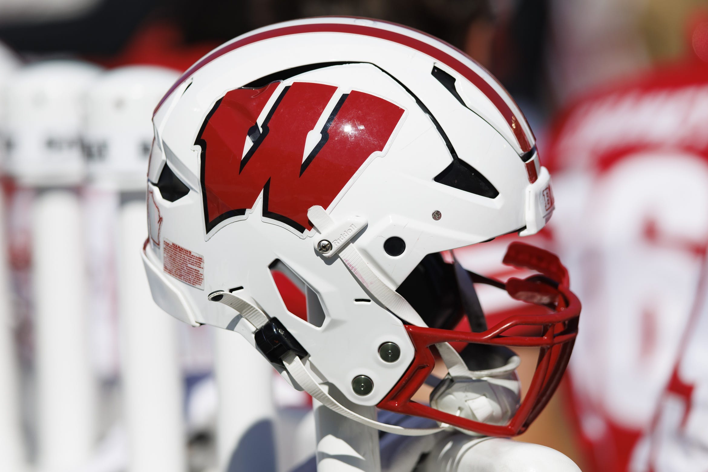 Wisconsin football falls in Rivals' industry team recruiting rankings