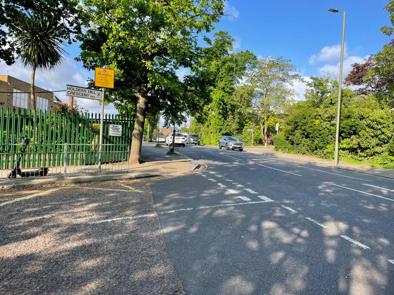 Car 'mounts pavement and speeds towards fleeing pupils' near Jewish school