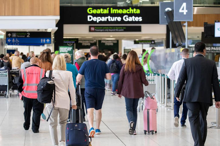 Irish holidaymakers warned over 5 common gadgets in hand luggage
