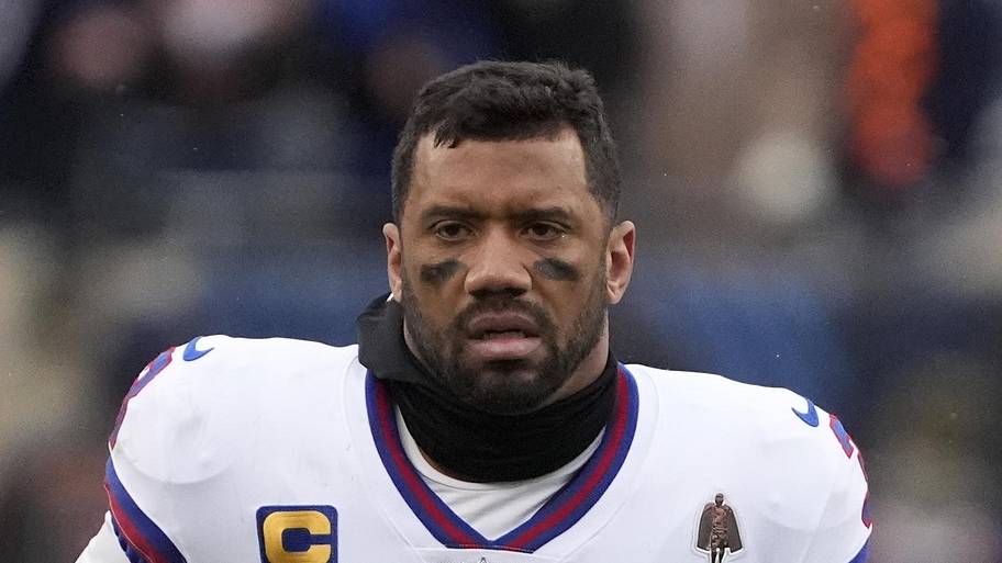 Russell Wilson still weighing options with Jets offer on the table