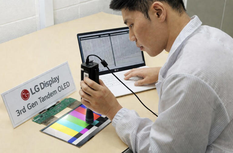 Humanoid robot gets curved OLED display head with new tech to increase ...