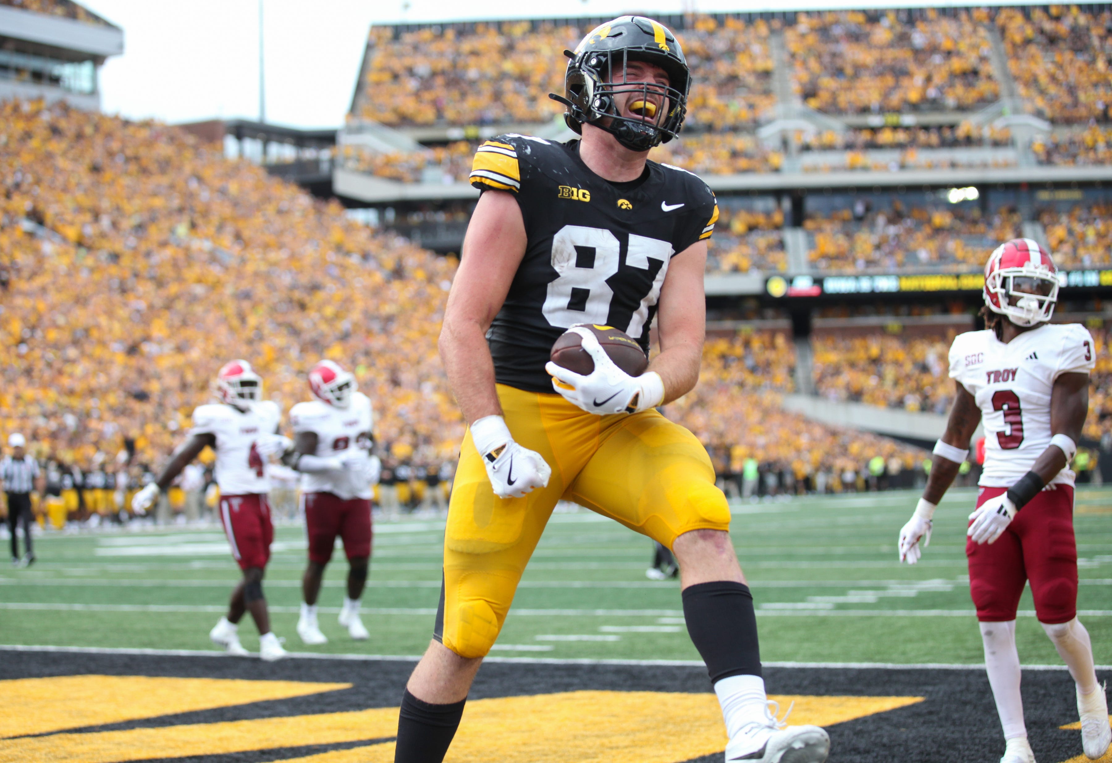 Iowa football provides encouraging injury update on top TE