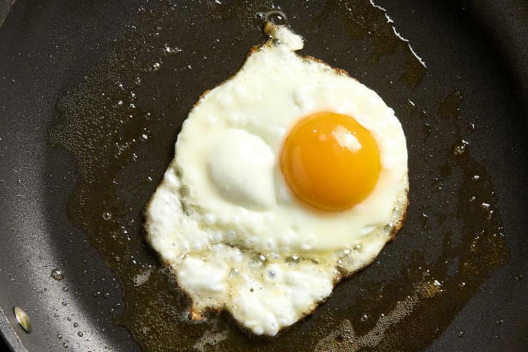 I asked 6 chefs how to make the best fried egg, and they all agreed on ...