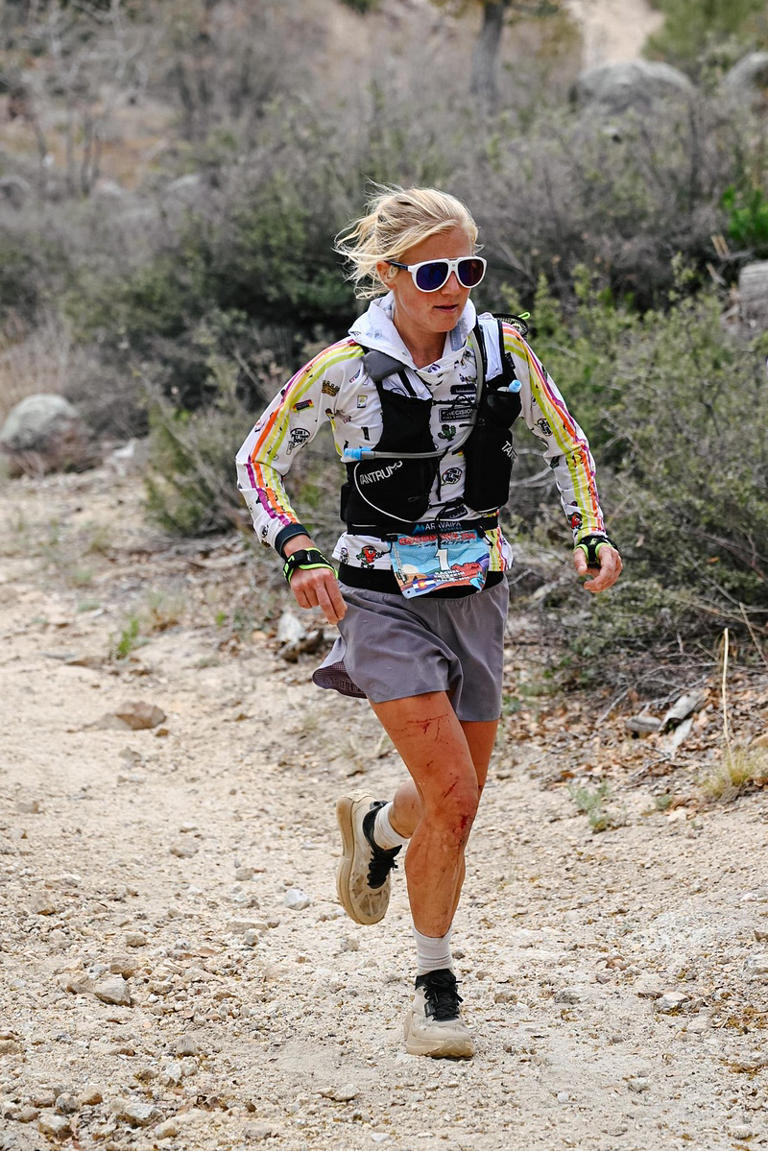 Ultraloopster Rachel Entrekin verslaat alle mannen bij 407 km ultraloop