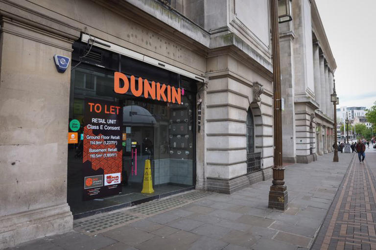 Blow for Nottingham's oldest shopping arcade as American café chain shuts