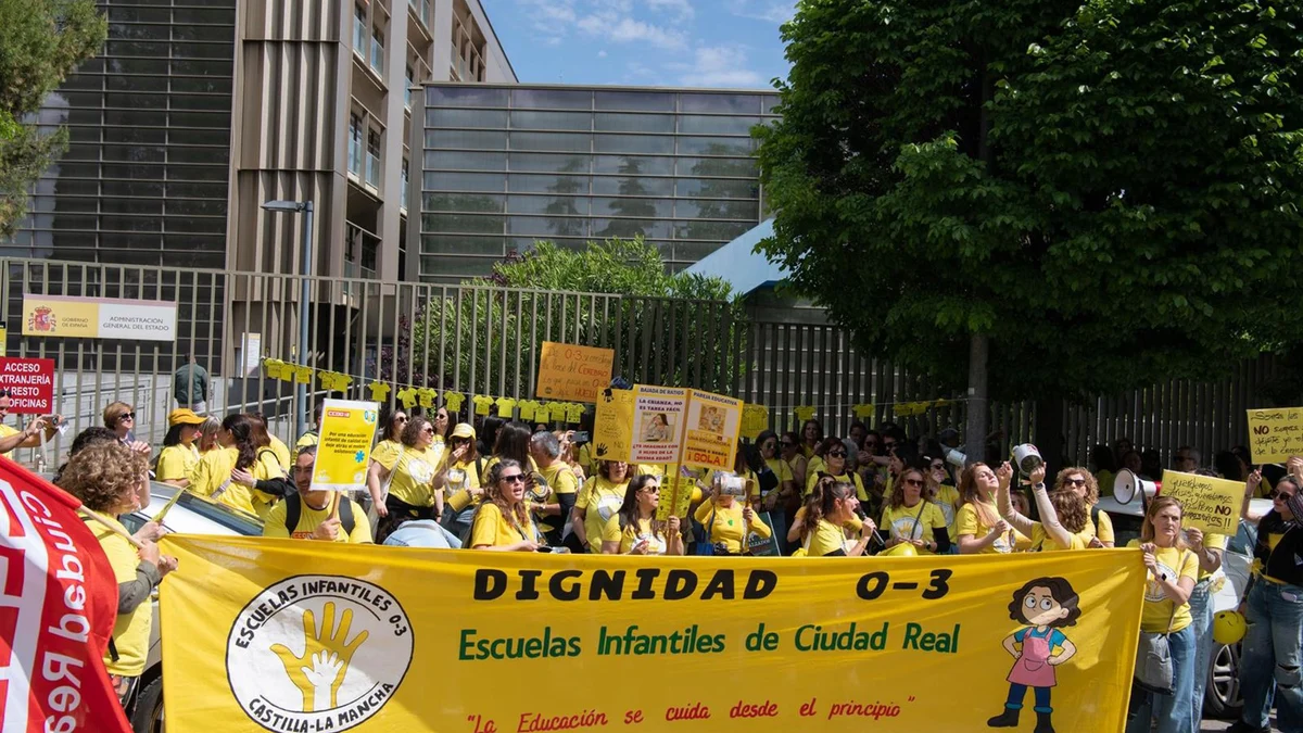 La huelga de las escuelas infantiles de la región ha sido secundada por ...