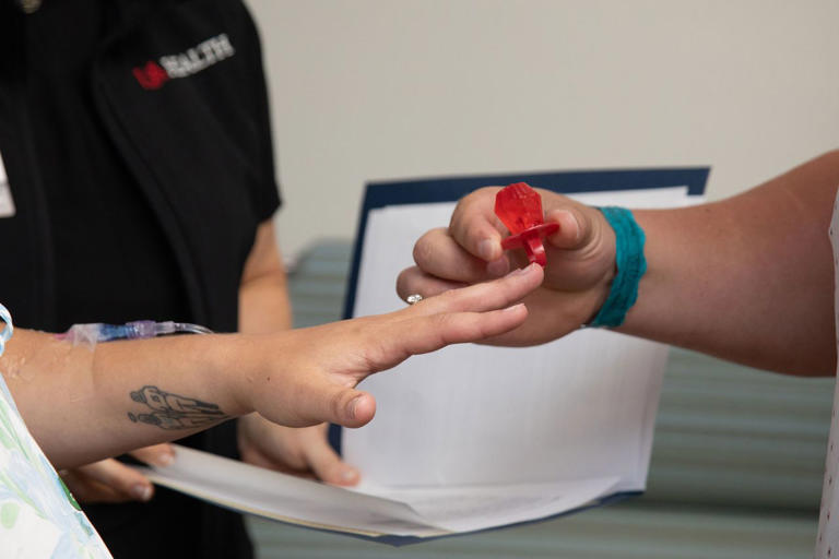Pregnant bride has impromptu hospital wedding after being admitted with ...