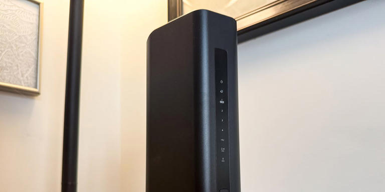 The Netgear RS200 Nighthawk is a great router for WiFi-hungry households