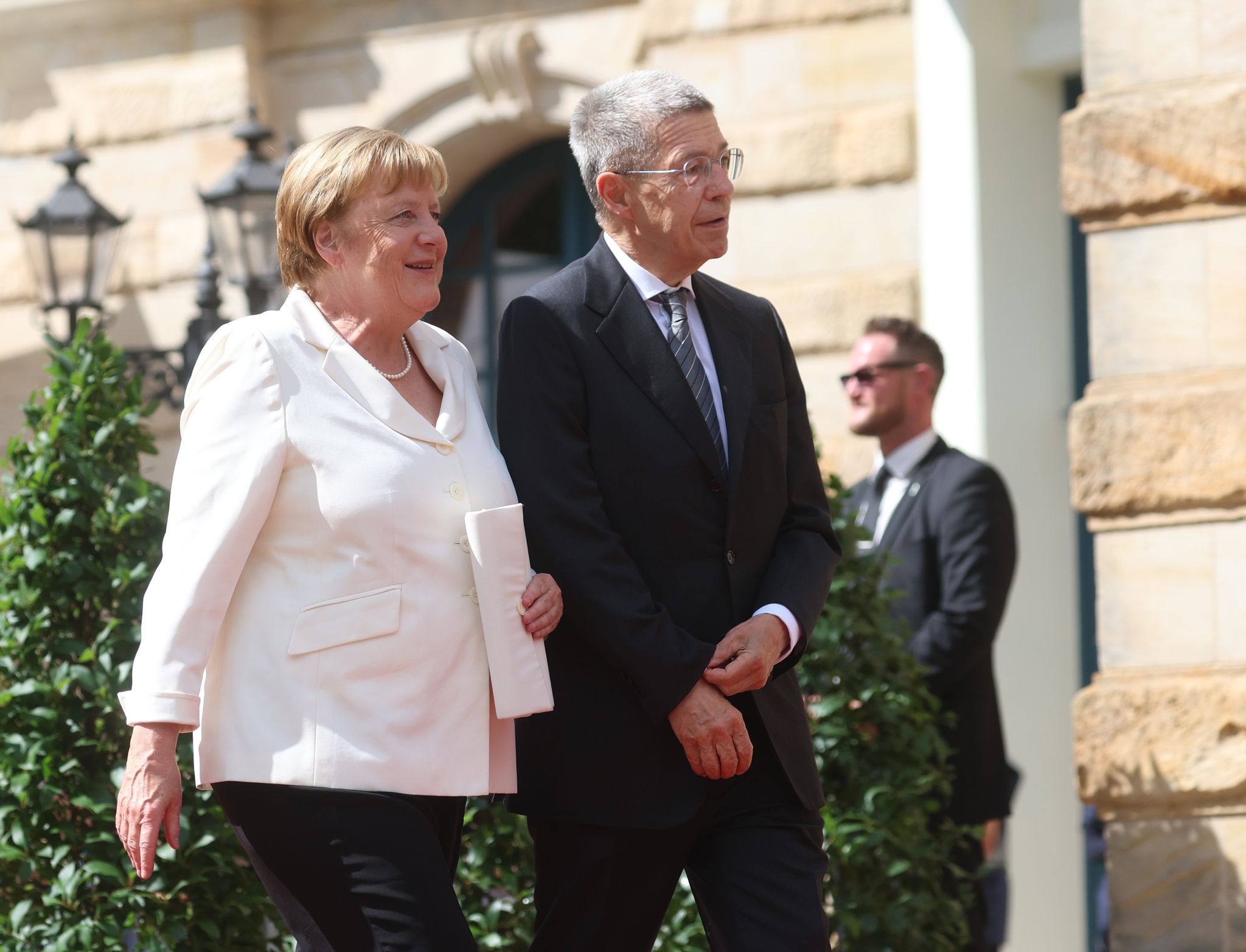 «Mein richtiges Leben»: Merkels Ehemann Sauer blickt zurück
