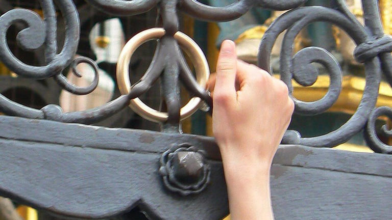 Schöner Brunnen: Das Geheimnis der Ringe