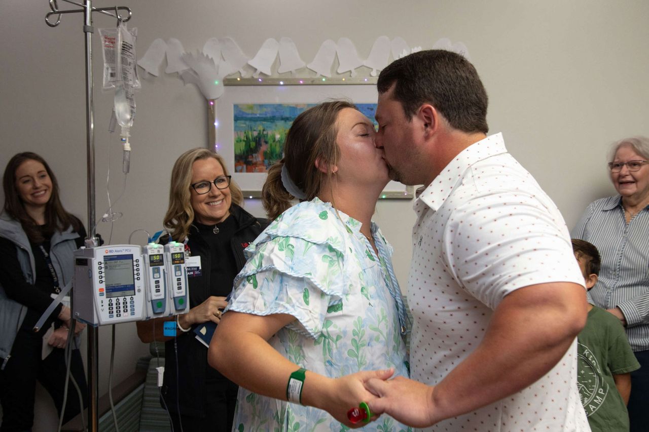Pregnant bride has impromptu hospital wedding after being admitted with ...