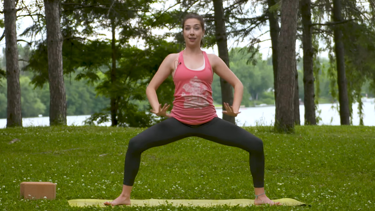 30 minutes slow yoga flow to boost intuition