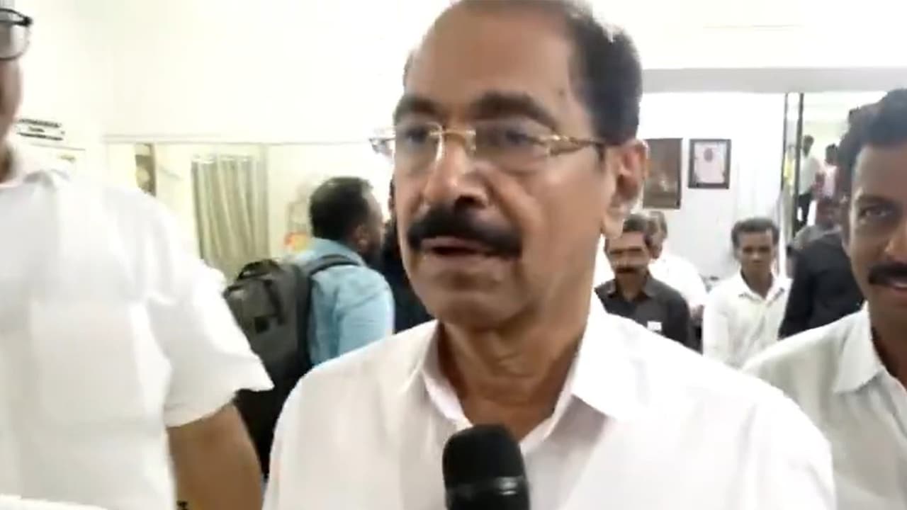 Kerala CM race: Congress MLAs leave decision to party high command