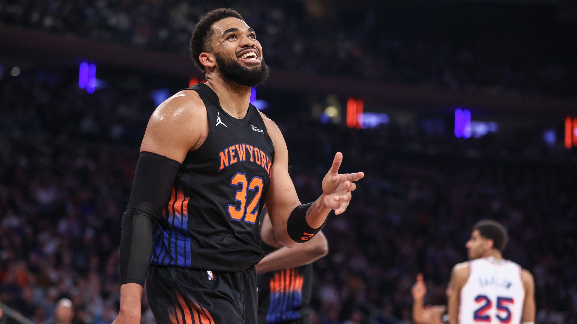 Knicks edge 76ers 108-102 in thrilling NBA playoff showdown