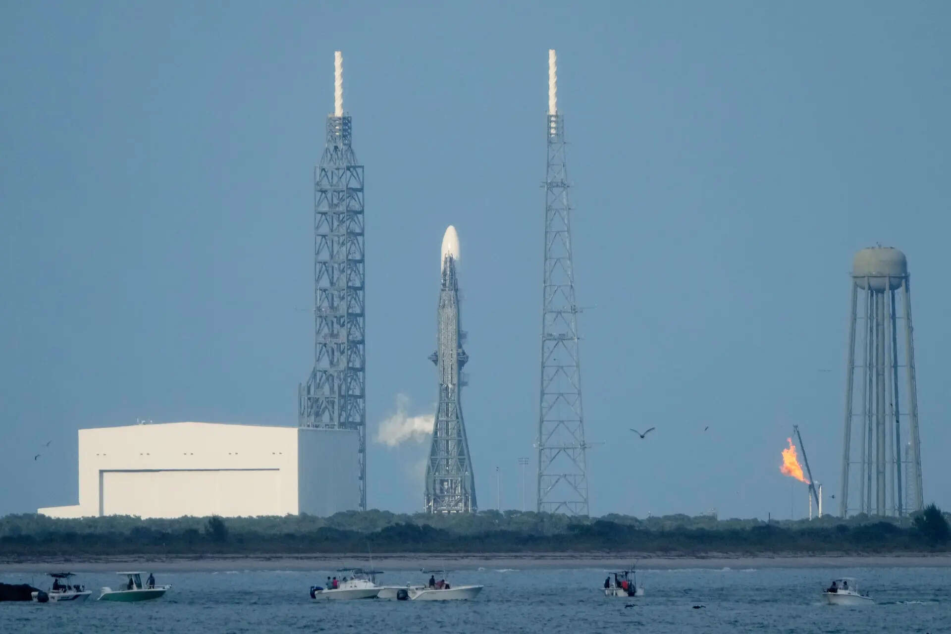 After SpaceX IPO, Jeff Bezos' Blue Origin reportedly brings new plan ...