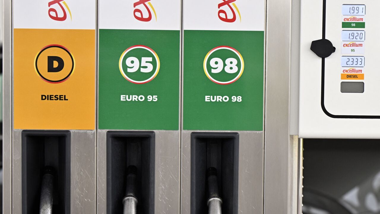 Benzine tanken even duur als 10 jaar geleden: prijzen stijgen, maar ...