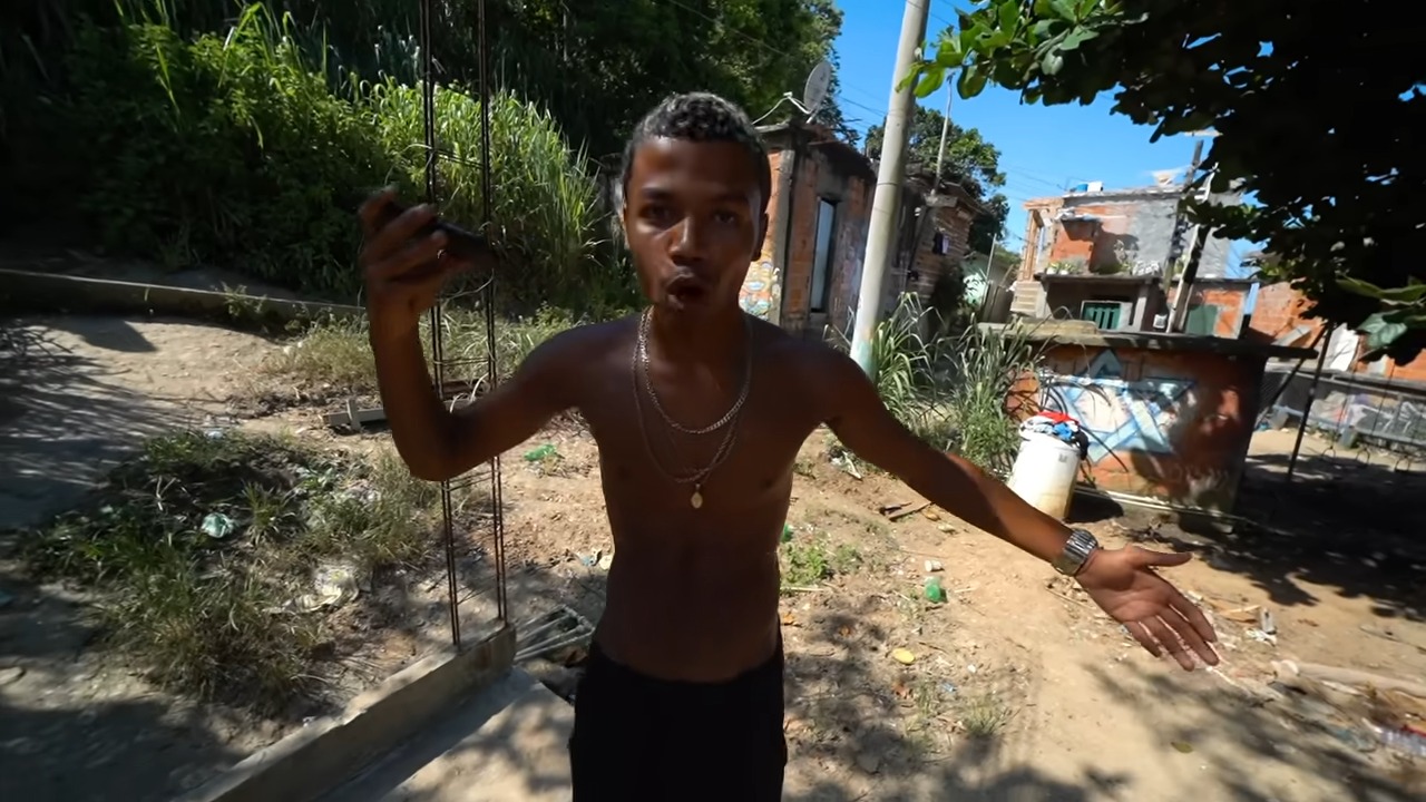 Alone, you're dead - tourist enters Rio favela after locals warn him ...