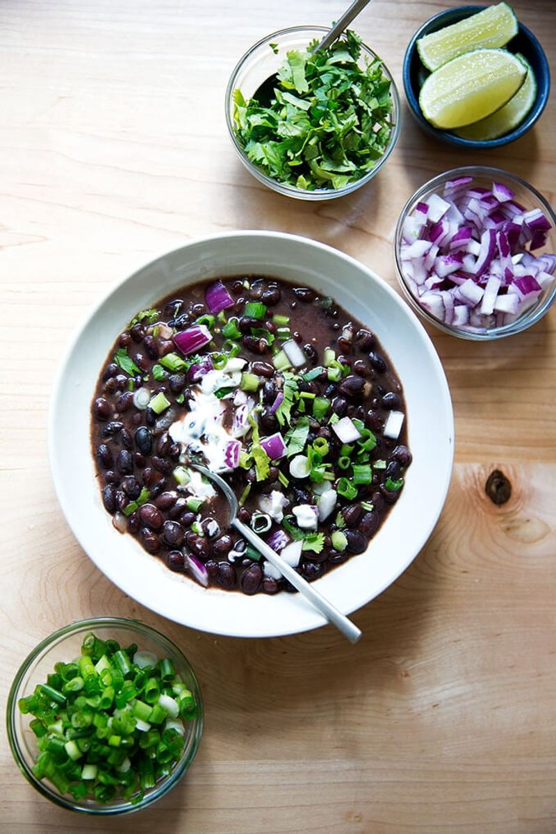 17 simple recipes with black beans that'll use up a tin