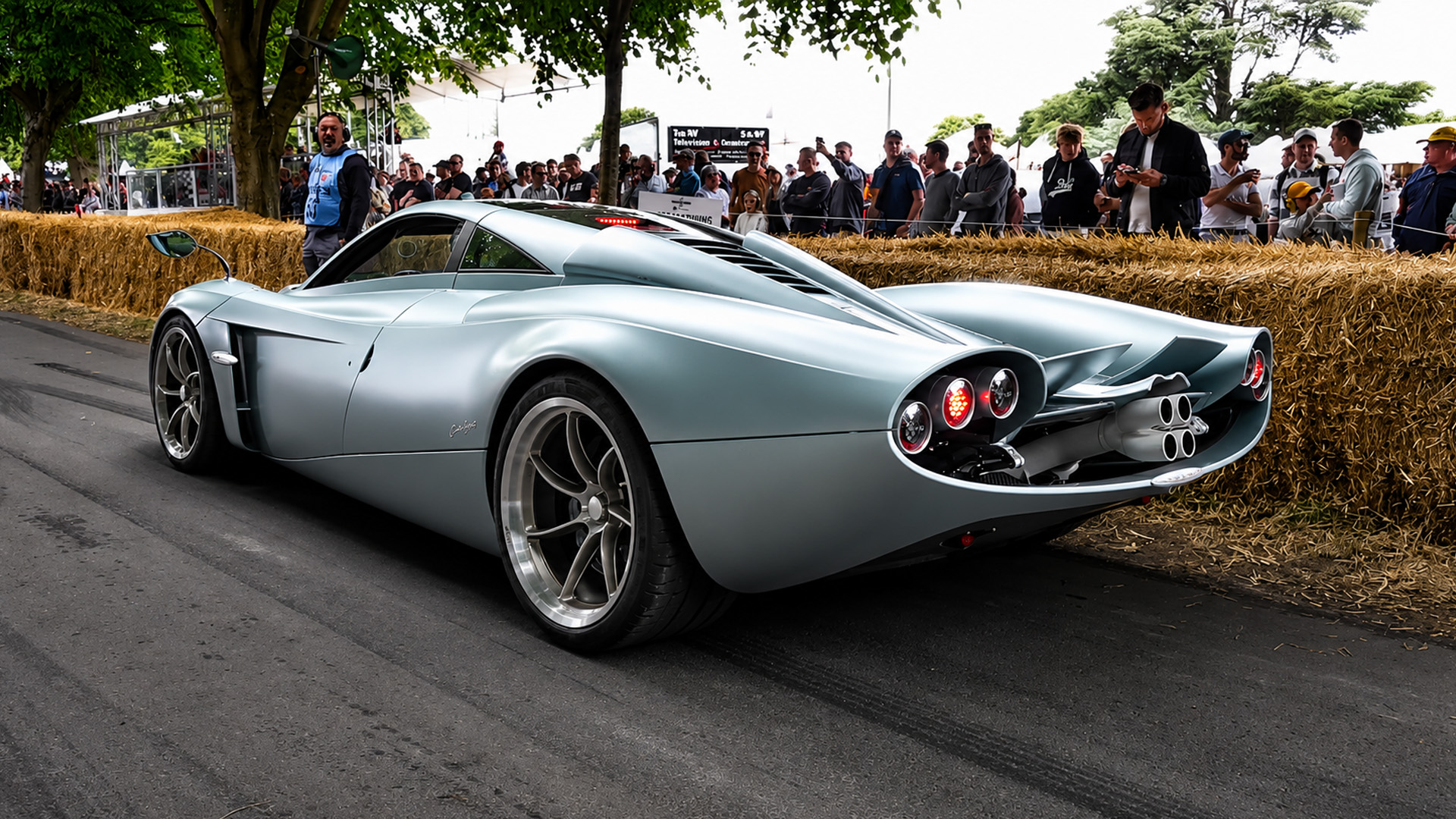 Rare Pagani Huayra Codalunga roars loud at the start line