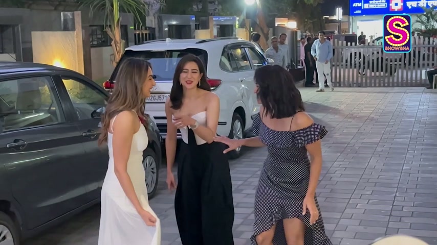 Sara Ali Khan, Rakul Preet Singh & Wamiqa Gabbi shine at Pati Patni Aur ...