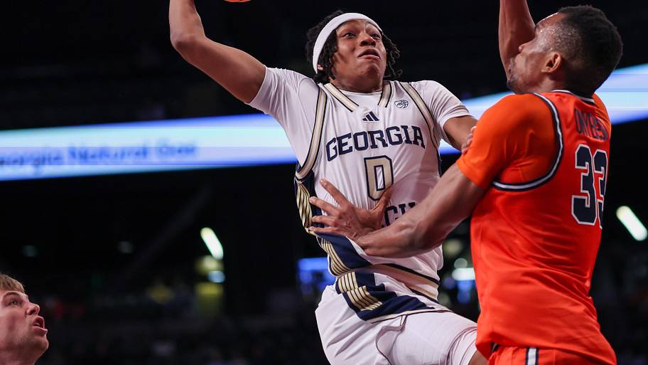 The Bearcats add another guard out of the transfer portal, meet Akai ...