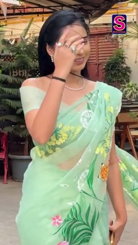 Tanya Mittal chants Jai Shree Ram in a flowy yellow saree, blending ...