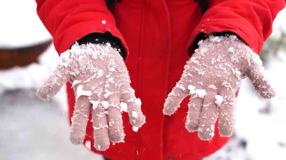 People live at -84°F here - with car blankets, frozen food, and no easy ...