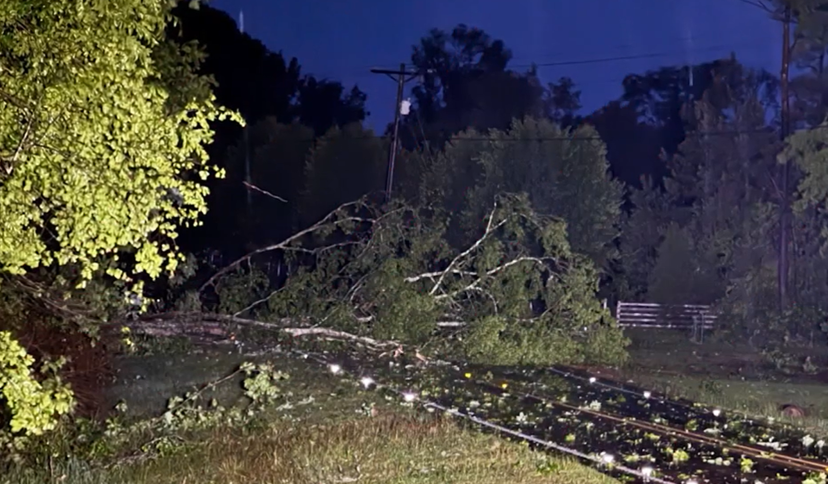 'Pray for Mississippi': 17 injuries reported, hundreds of homes damaged